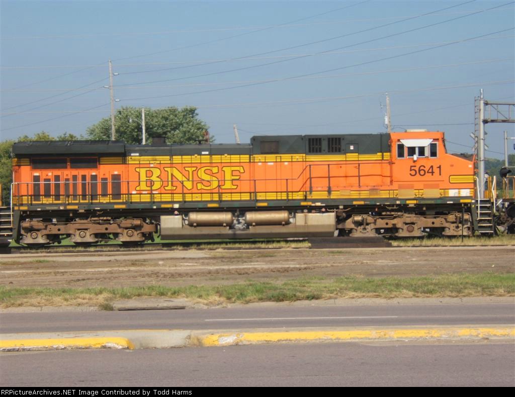 BNSF 5641